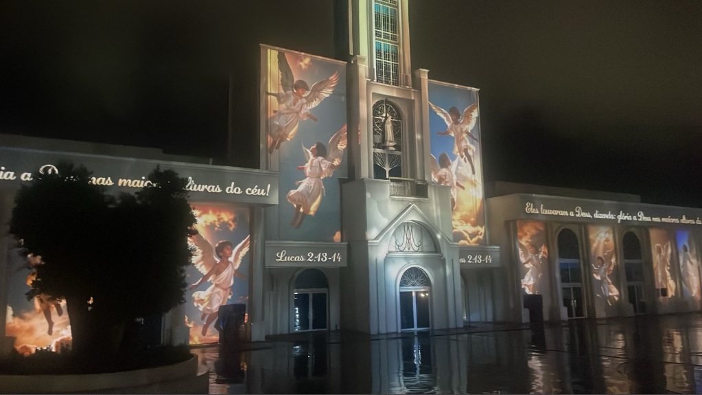 CRÔNICA - Quando a Luz Conta Histórias: A Igreja de Fátima (Axel Britto ...